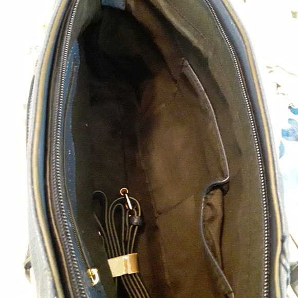 Mia K Farrow | Bags | Mia K Farrow Handbag With Wallet And Strap | Poshmark